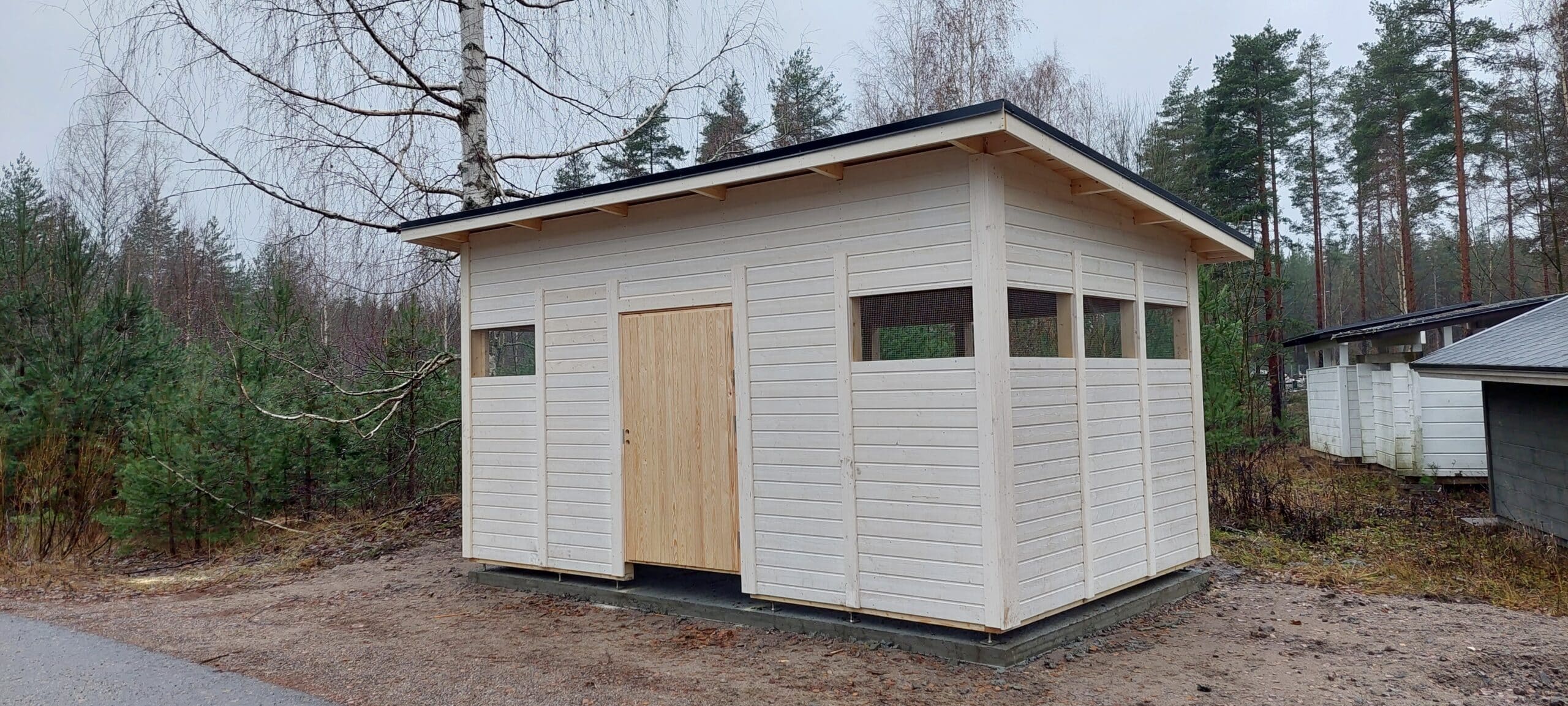 Lukittava jätekatos Vierumäen Urheiluopistolle | Pihavarasto, pihavaja ...